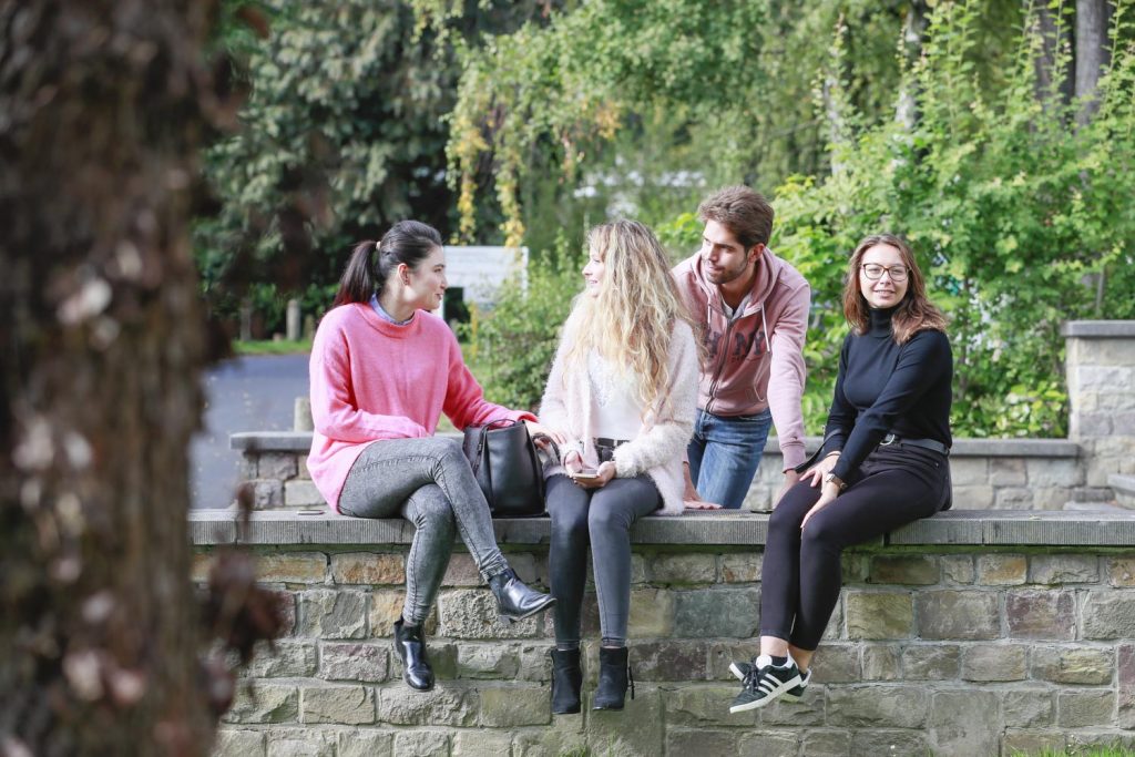 Institut Catholique des Hautes Études Commerciales (ICHEC) - ictjob.be